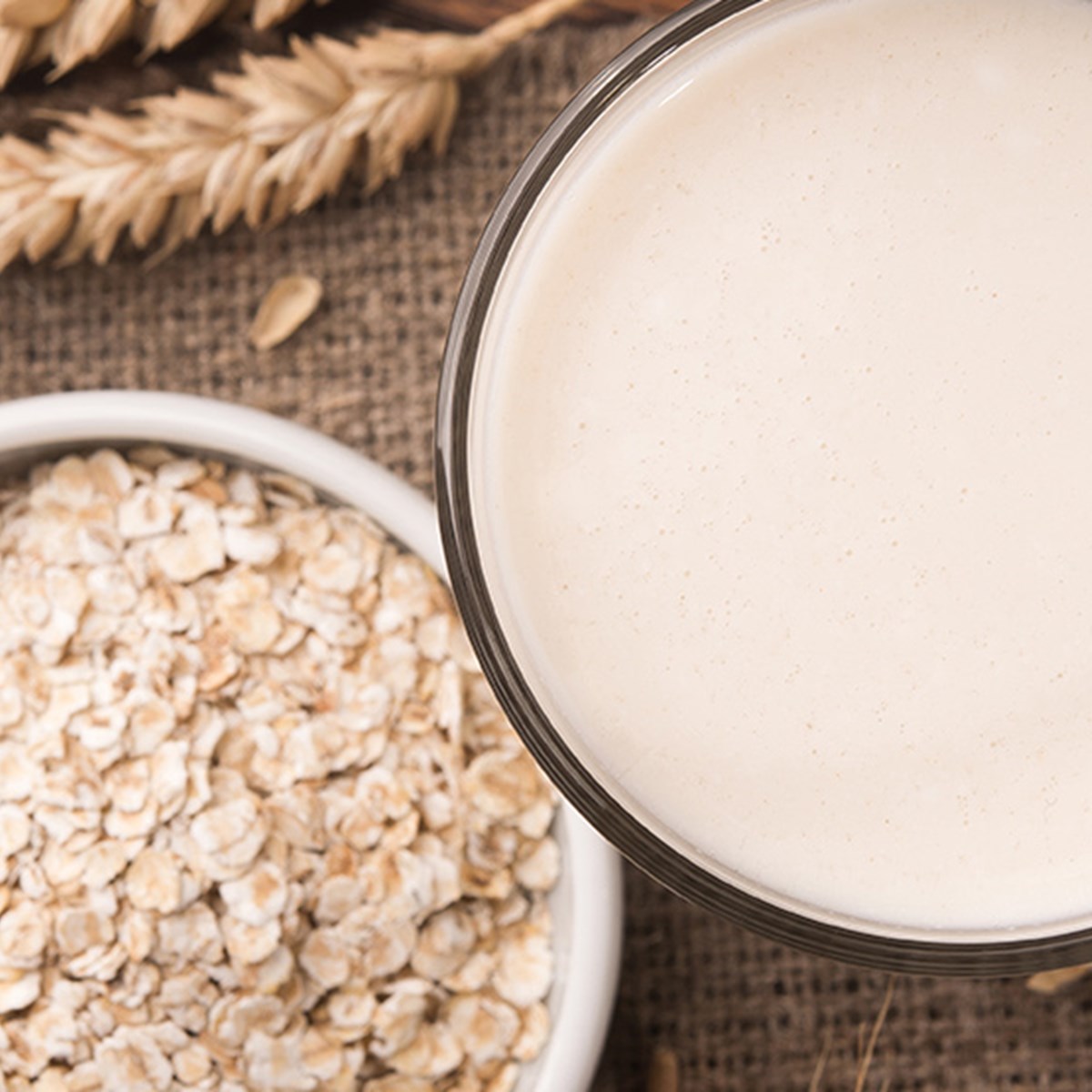 Rastlinný nápoj: ovsené mlieko sa vyrába samo