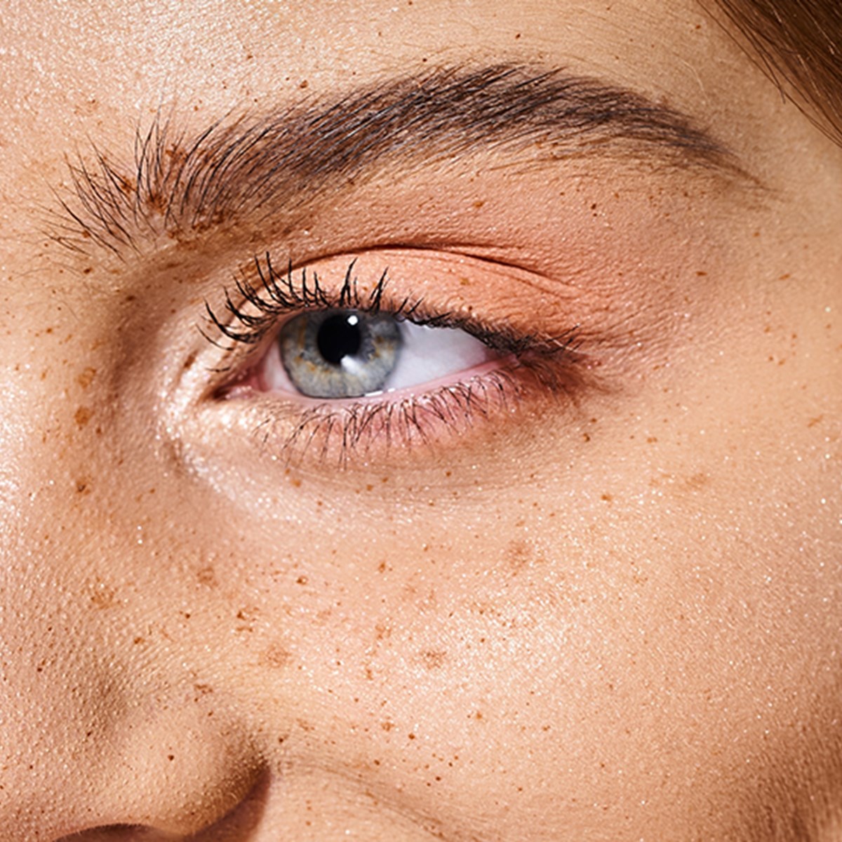 Toto sú najkrajšie trendy líčenia na leto 2025 | ACTIVE BEAUTY